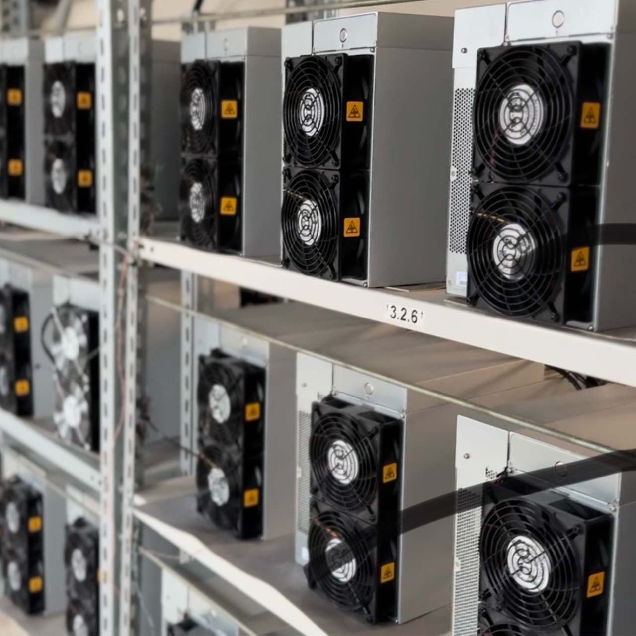 Antminer S21e XP Hyd 3U 860T BTC miner